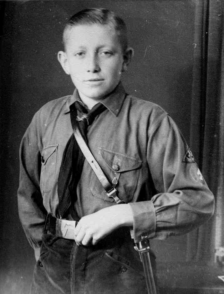 Hitler Youth uniforms : specific garments