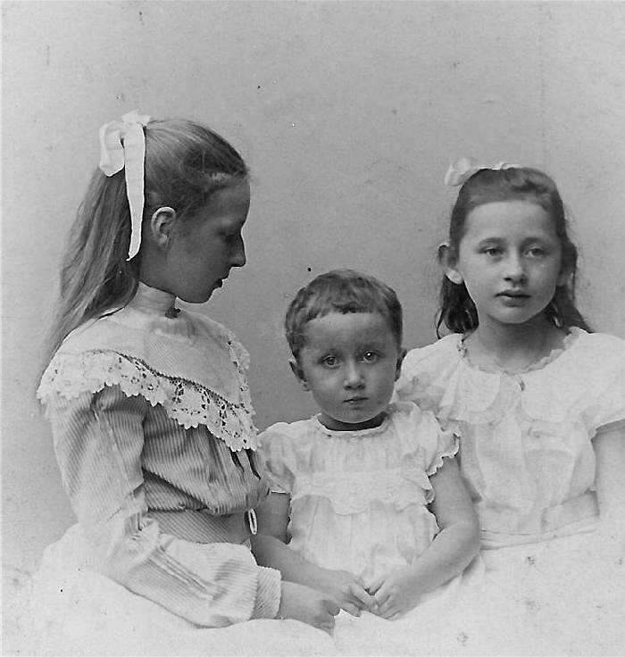 German dresses : family trends