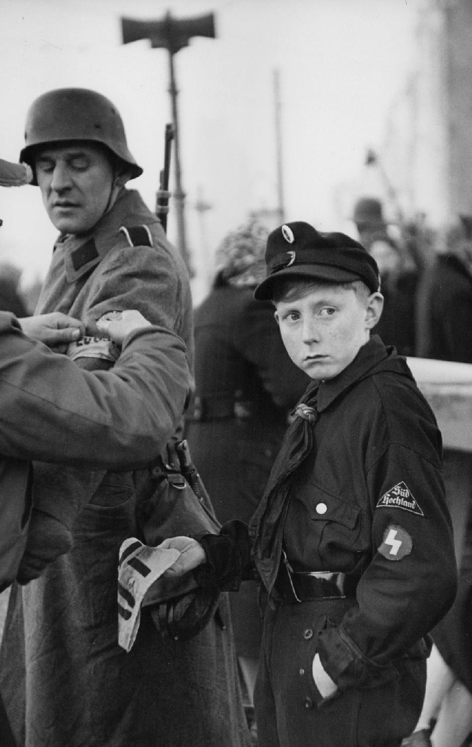 Invasion of the Reich: Hitler's Last Desperate Actions