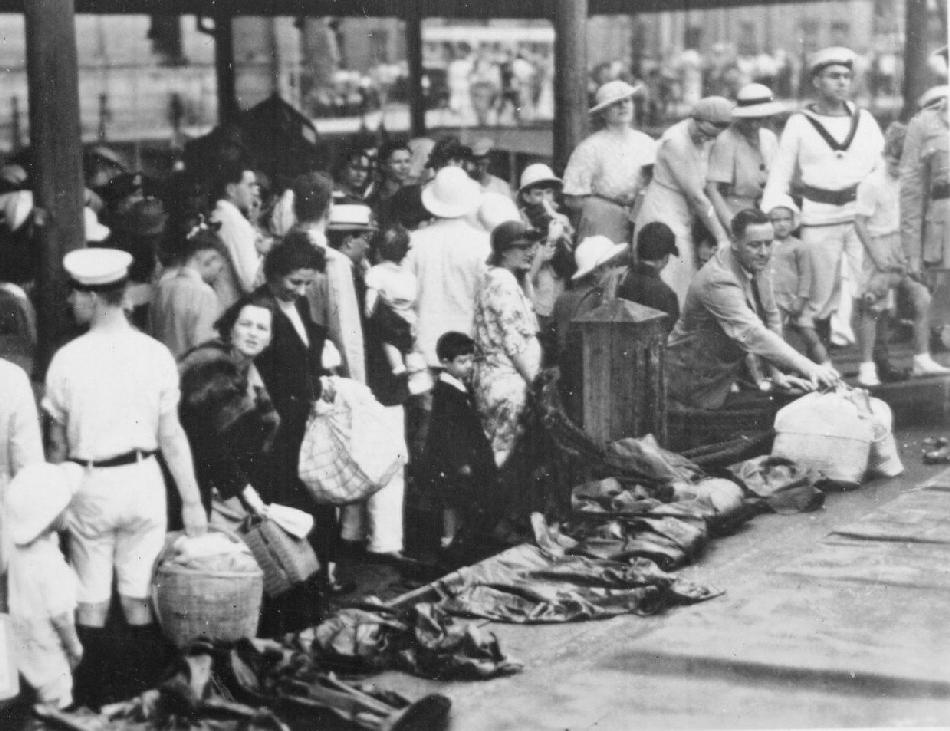 Japan bomns Shanghai